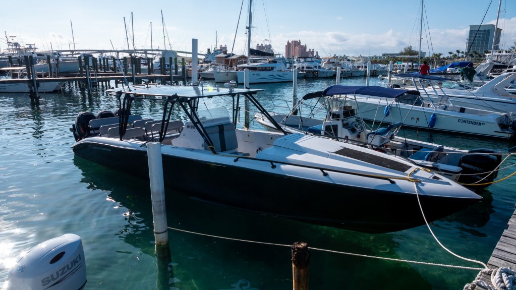 Black Boat 40ft Midnight express 2005 (HALF DAY) - Shore 2 Shore Bahamas
